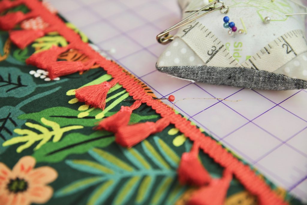 Piping a Seam: About Piping and Trim - League of Dressmakers