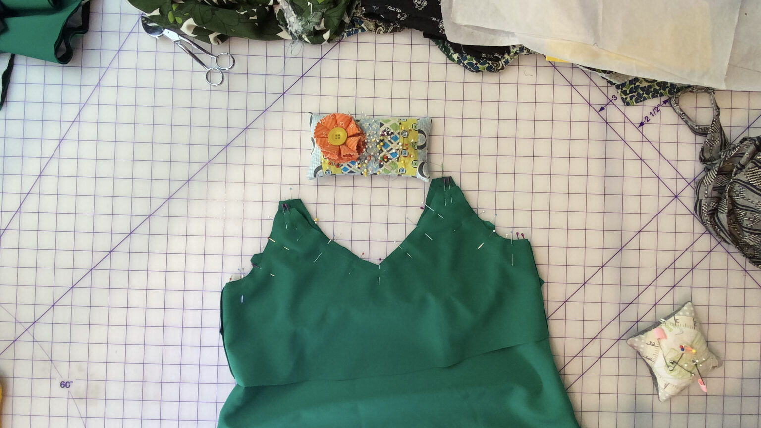 Pinning and Matching Notches - League of Dressmakers