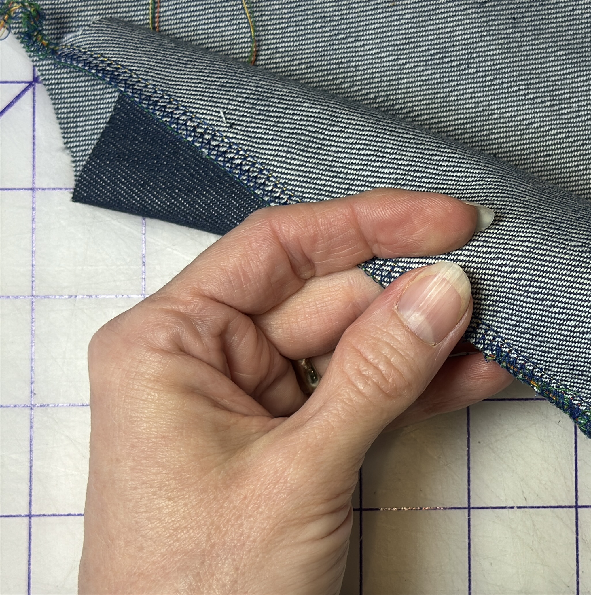 PRACTICE: 3 and 4 thread wide overlock - League of Dressmakers